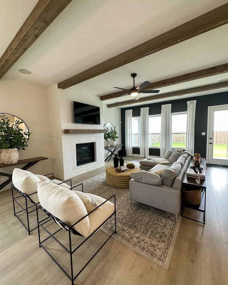 Choosing the Right Paint Colors for a Cozy and Inviting Home
